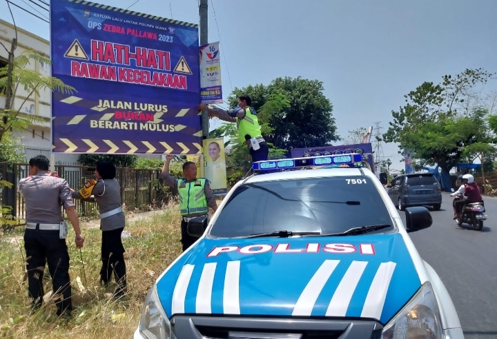 Sat Lantas Polres Gowa meriahkan Ops Zebra Pallawa 2023 dengan Gebyar Spanduk dan Meme Himbauan ...