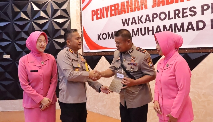 *Upacara Penyerahan Jabatan dan Pelepasan Waka Polres Pinrang Berlangsung Khidmat* - Star7Tv.Com